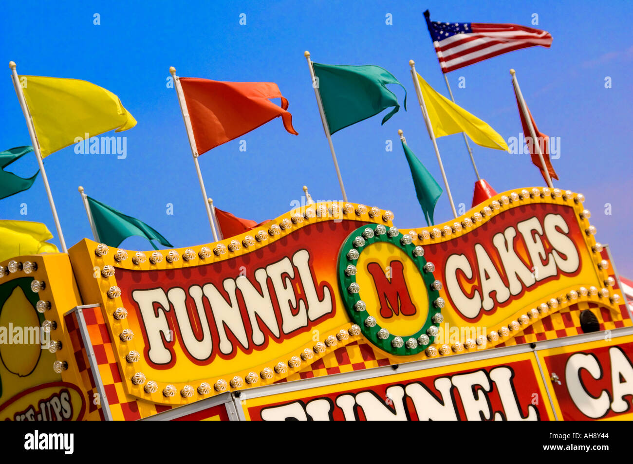 Funnel cake sign hi-res stock photography and images - Alamy