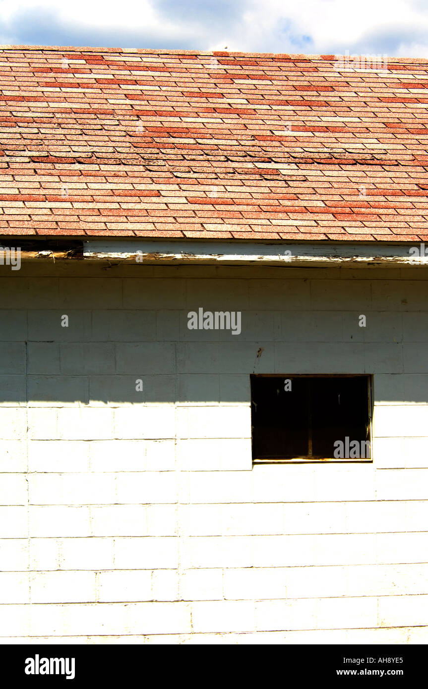 Roof in need of repair Stock Photo - Alamy