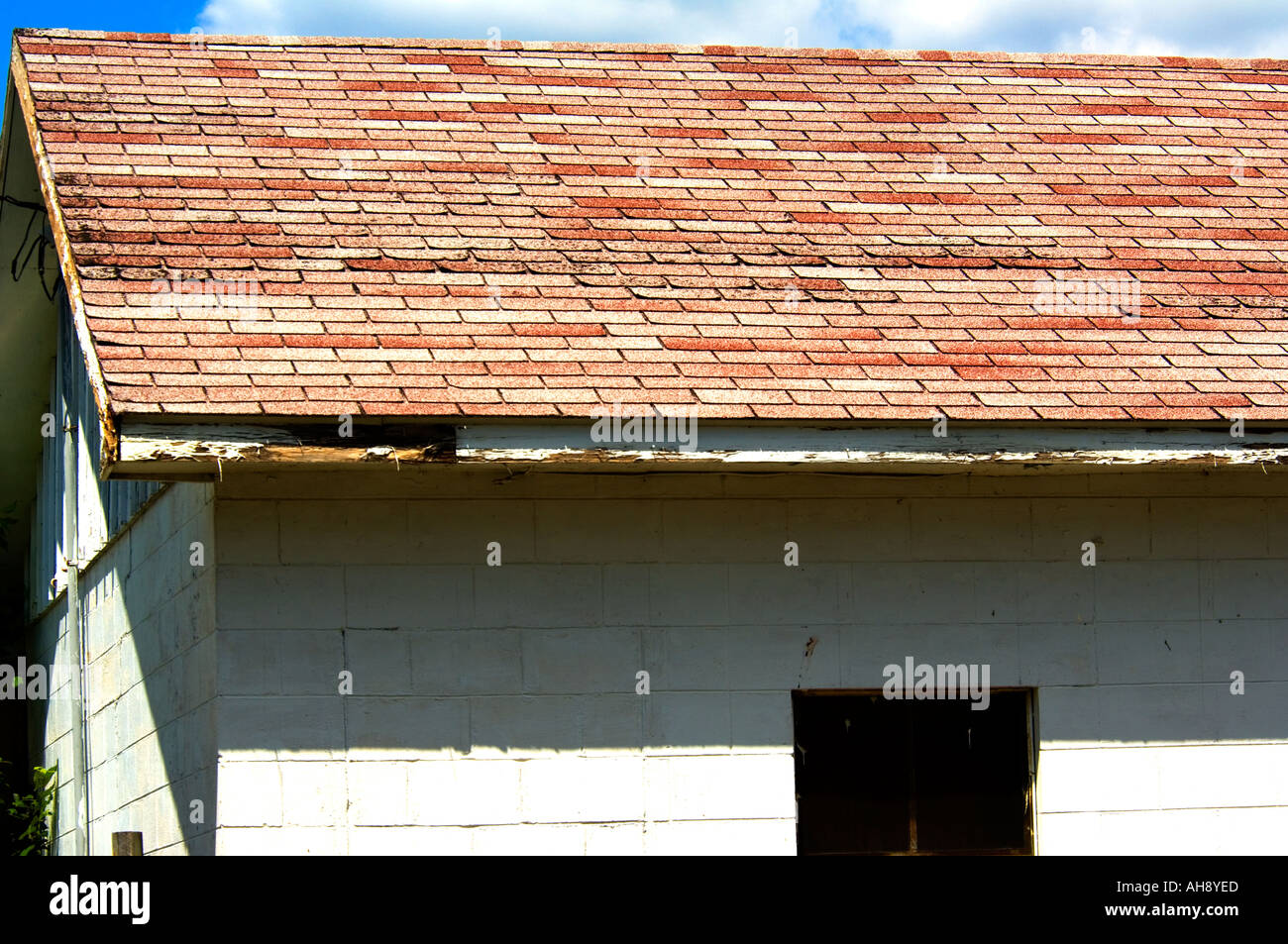 Roof in need of repair Stock Photo - Alamy
