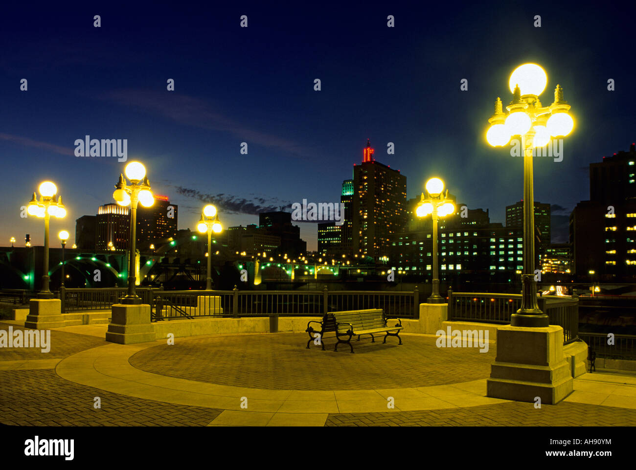 DOWNTOWN ST. PAUL, MINNESOTA AND MISSISSIPPI RIVERFRONT PARK AT DUSK. U ...