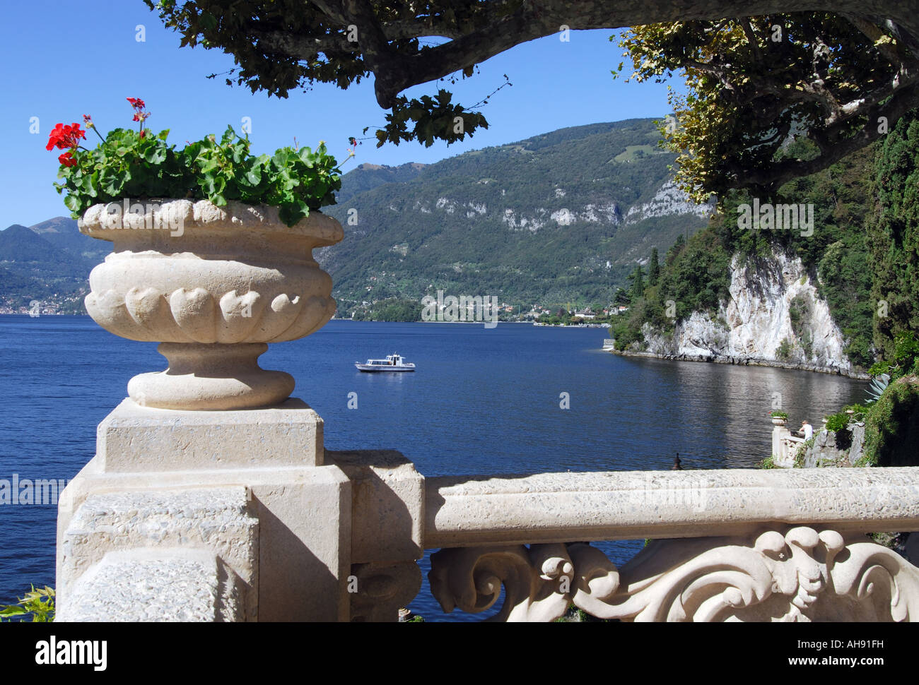 A VIEW OF LAKE COMO Stock Photo - Alamy