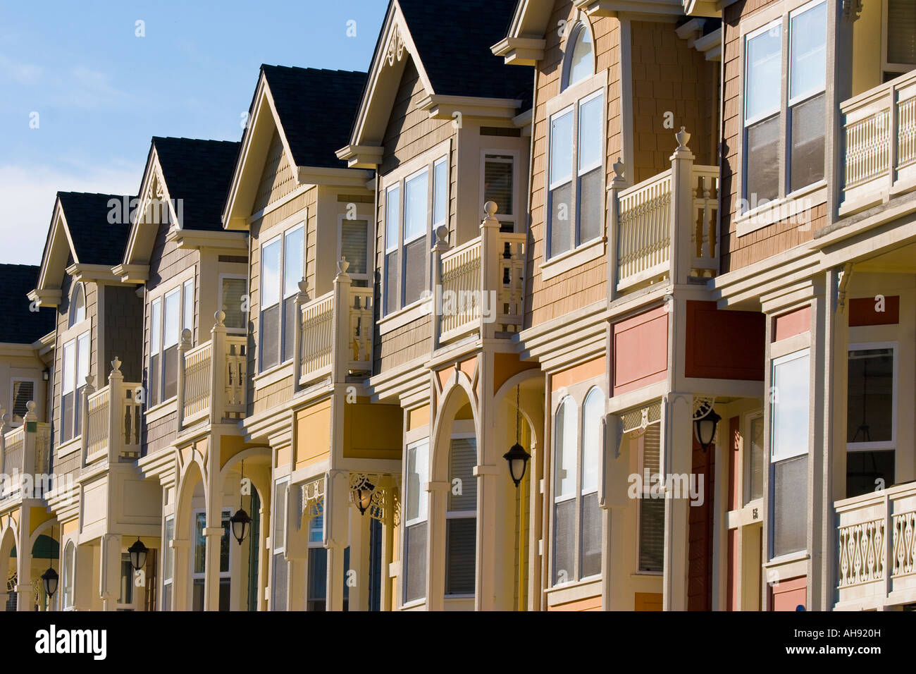 Row houses in the Victorian architecture style with bay windows ...