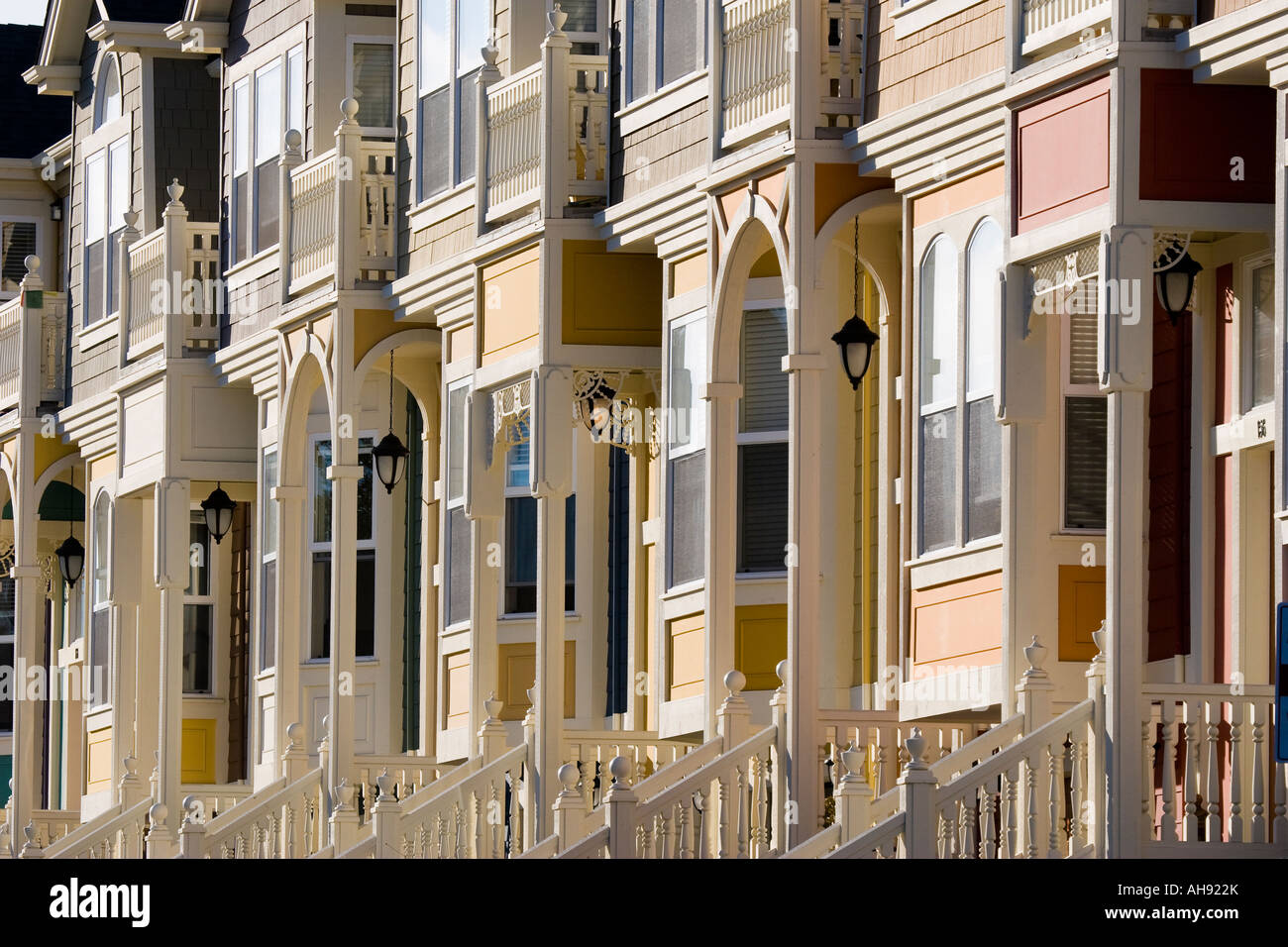 Row houses in the Victorian architecture style with bay windows ...