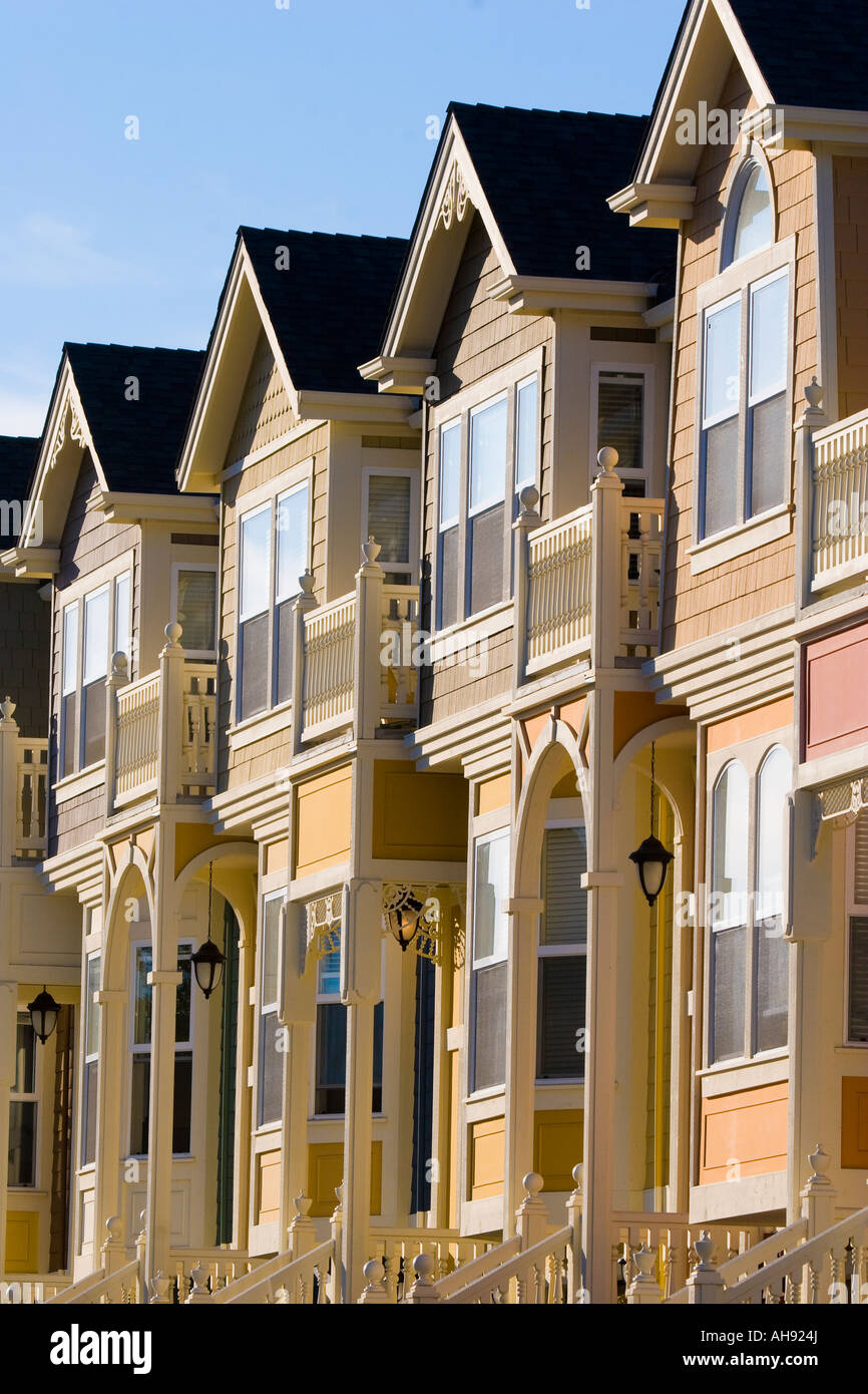 Row houses in the Victorian architecture style with bay windows ...