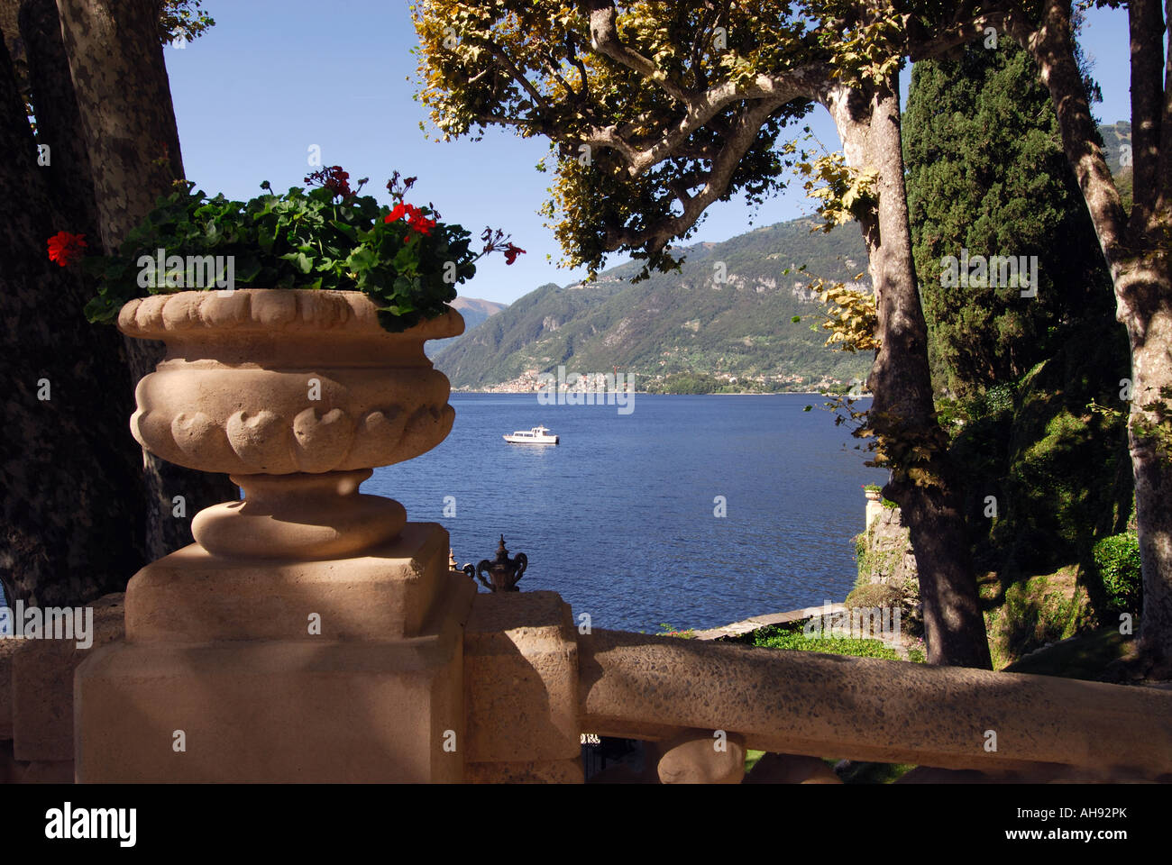 Lake como bay hi-res stock photography and images - Alamy