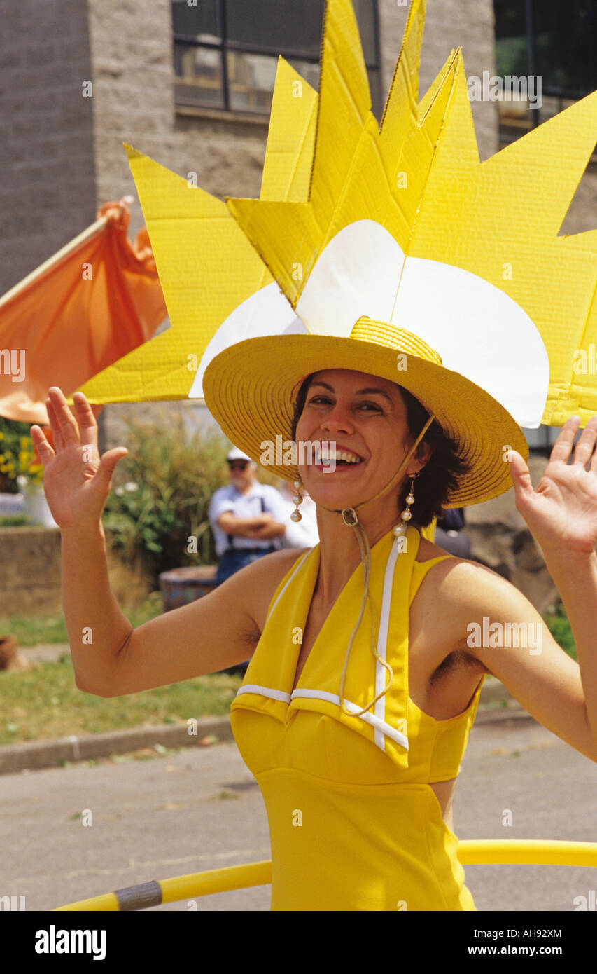 Fremont Summer Solstice Parade staging area parade dancer practicing ...