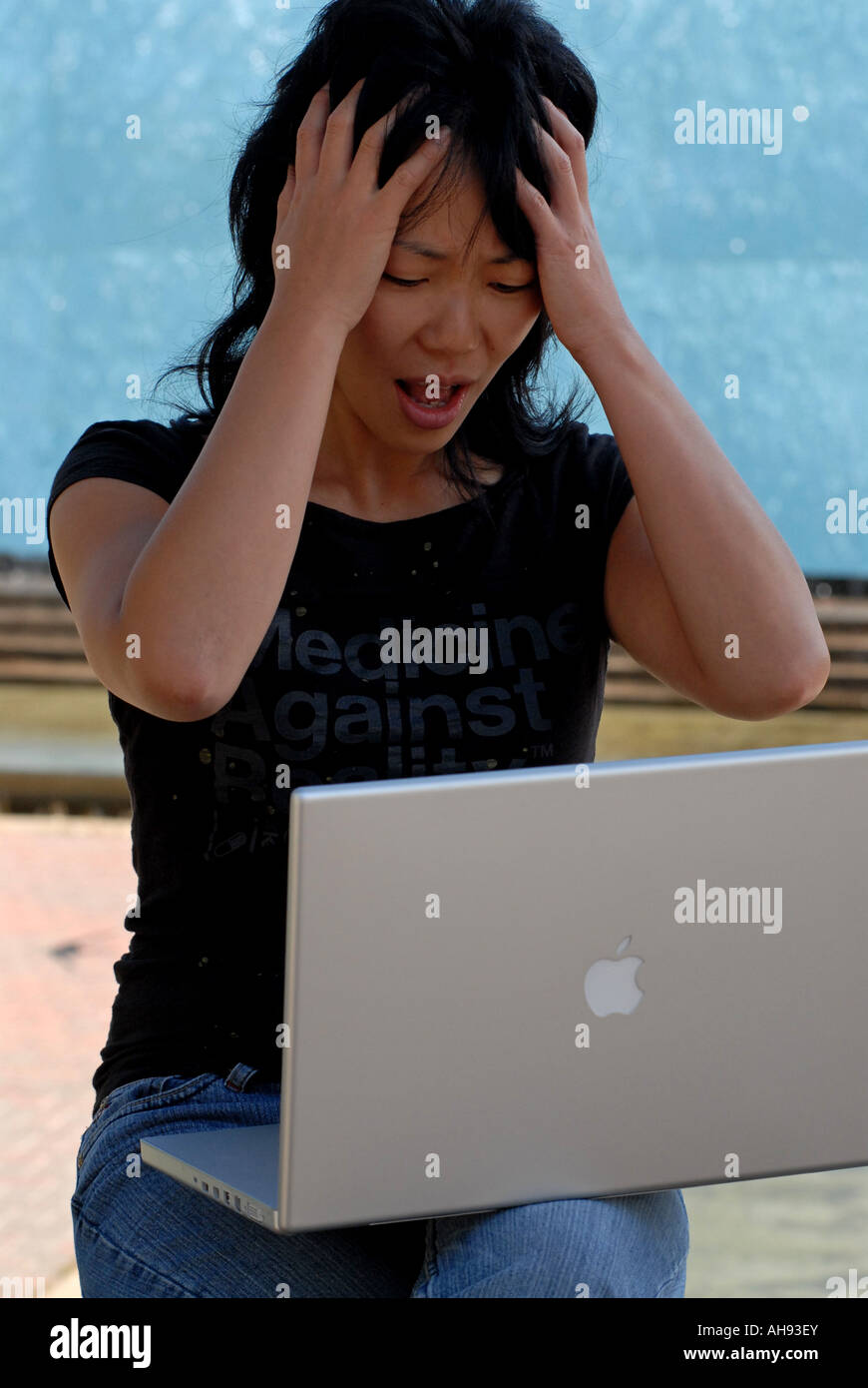 Woman pulling hair out computer hi-res stock photography and images - Alamy