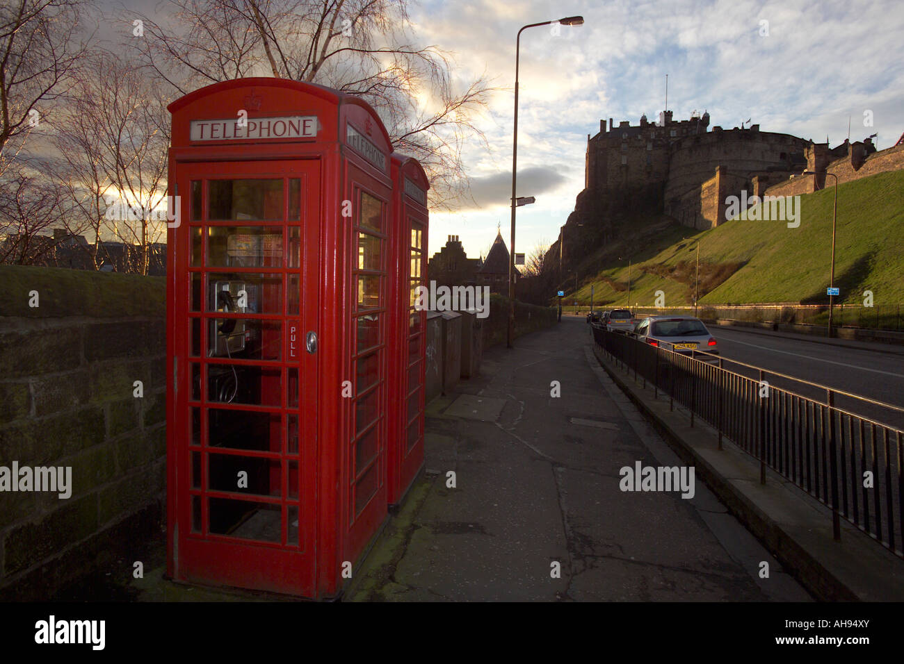 Telephone box edinburgh castle scotland hi-res stock photography and ...