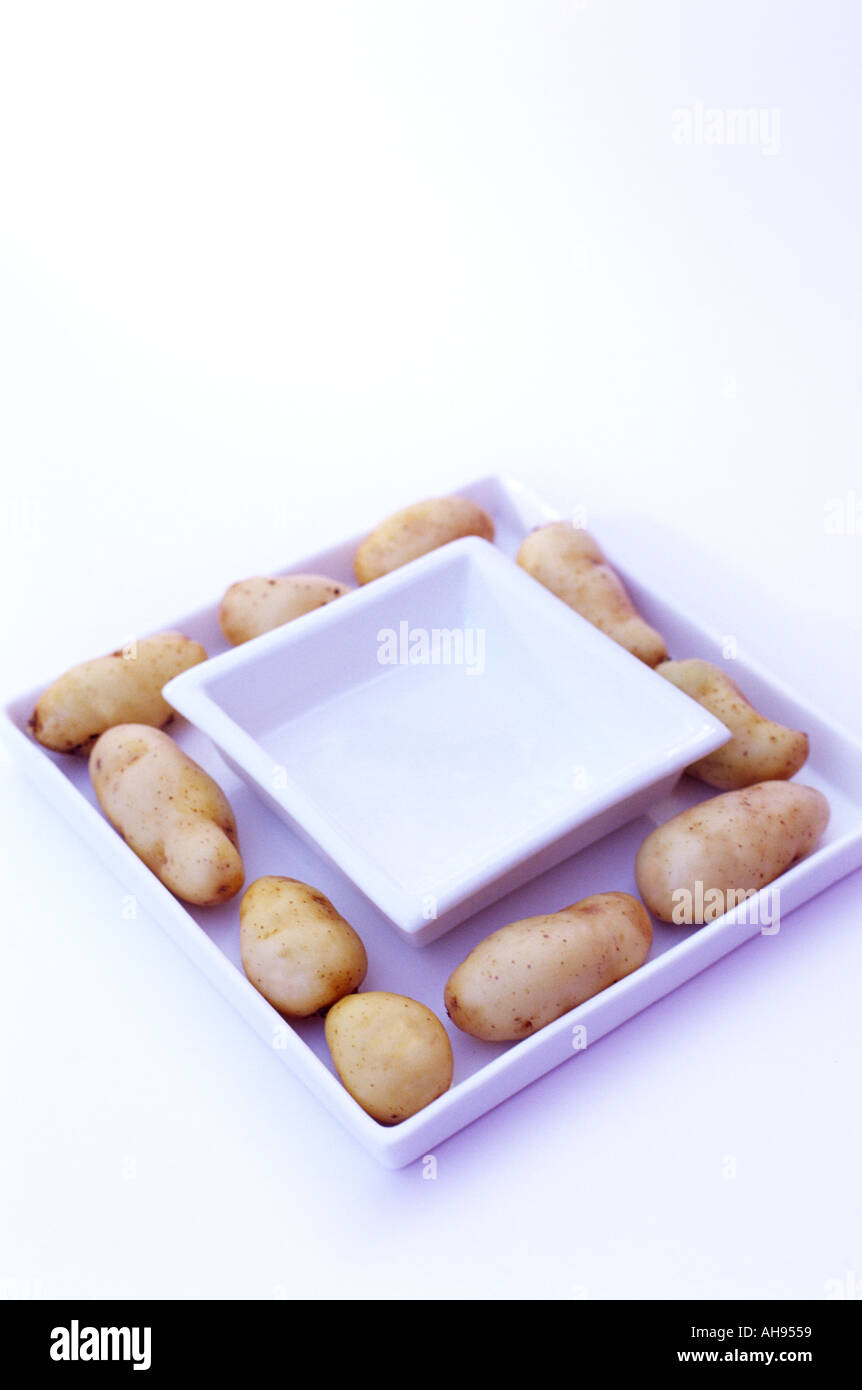 Earthy plates hi-res stock photography and images - Alamy