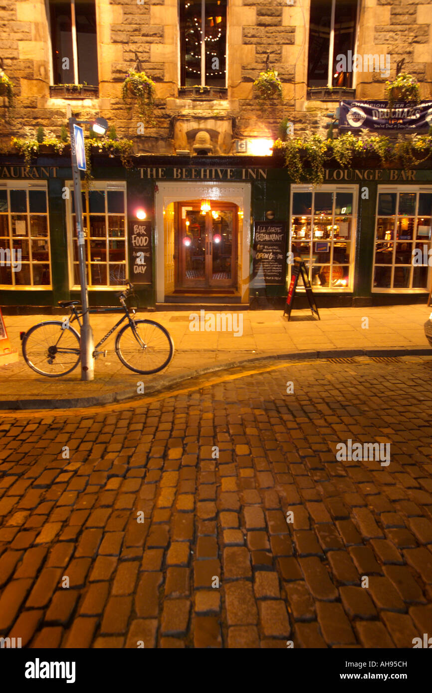 Beehive pub edinburgh hi-res stock photography and images - Alamy