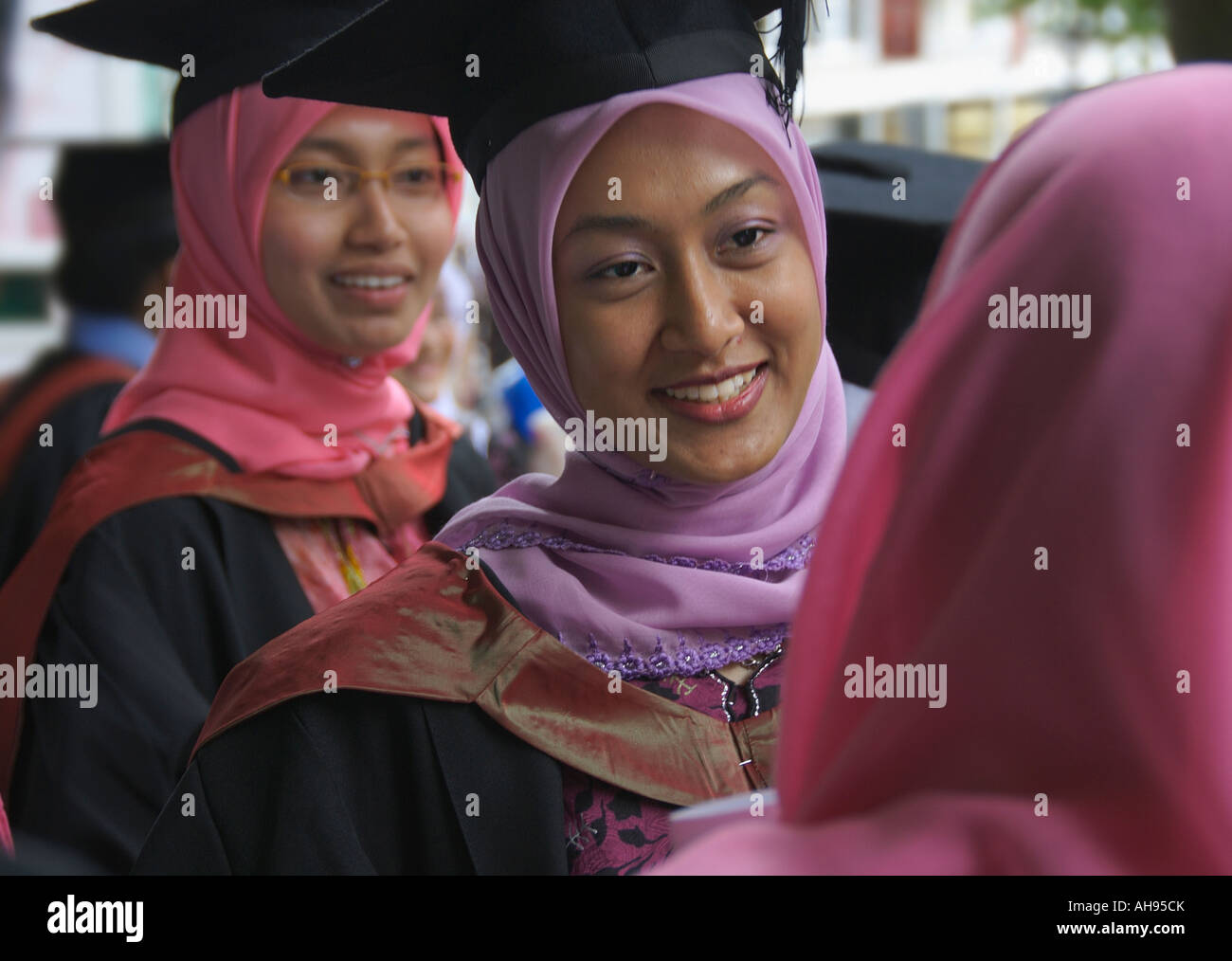 Two graduates hi-res stock photography and images - Alamy
