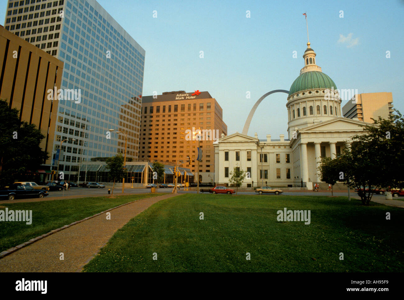 St Louis Missouri downtown Arch and Old Court House where Dred Scott ...