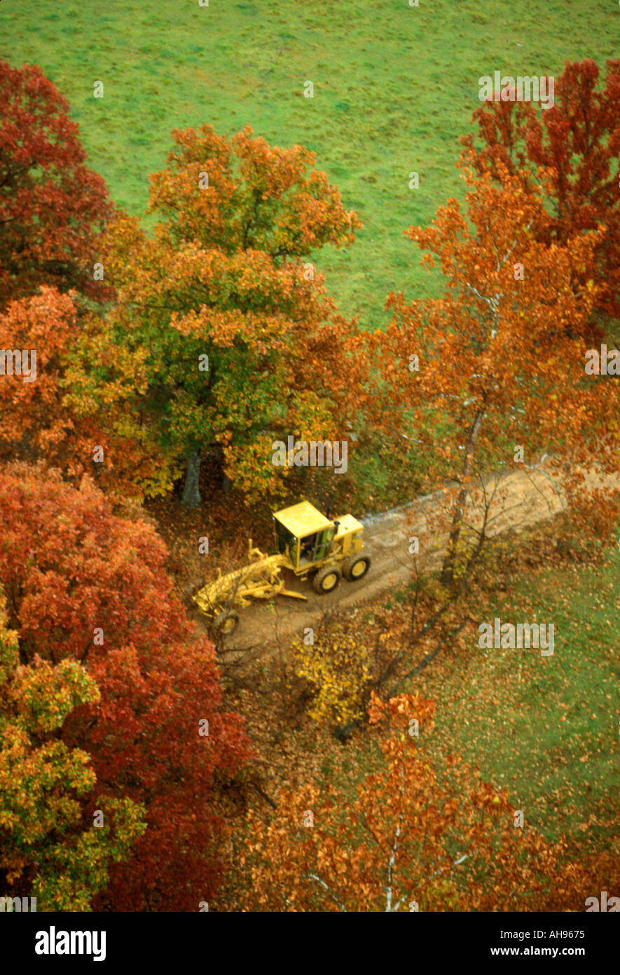Caterpillar road grater construction equipment for road building in ...