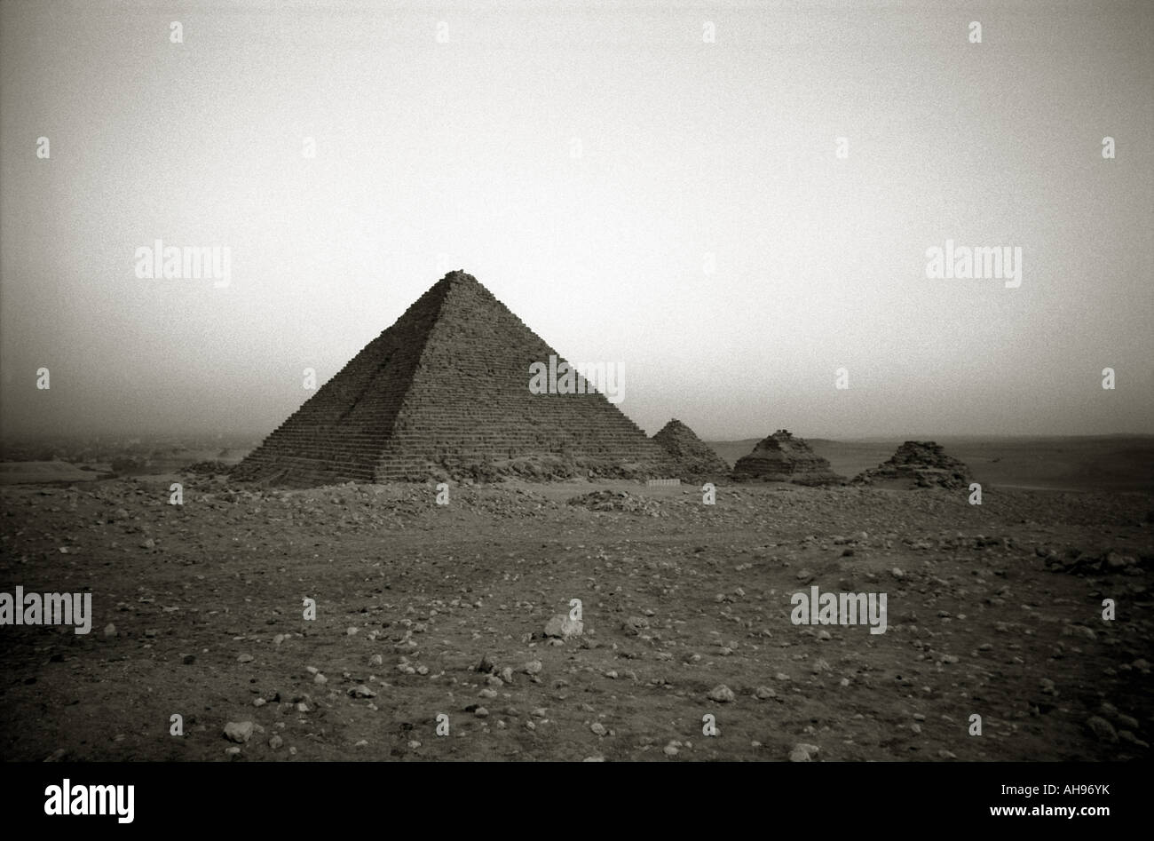 Egyptian pyramid pyramids hi-res stock photography and images - Alamy