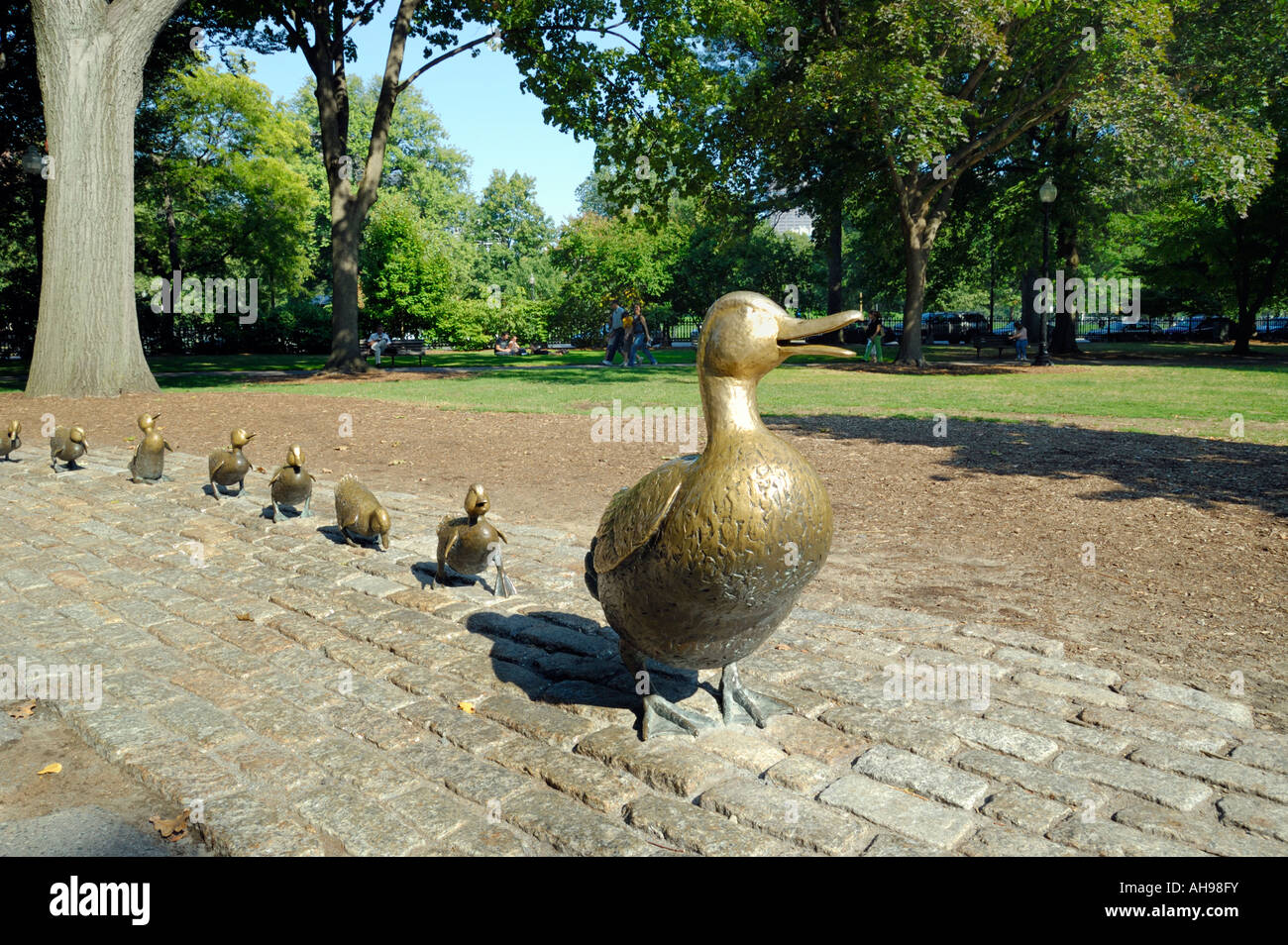 Duck with ducklings statues inspired Robert McCloskey's children's book ...