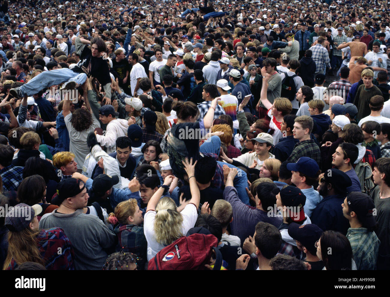 Crowd surfing hi-res stock photography and images - Alamy