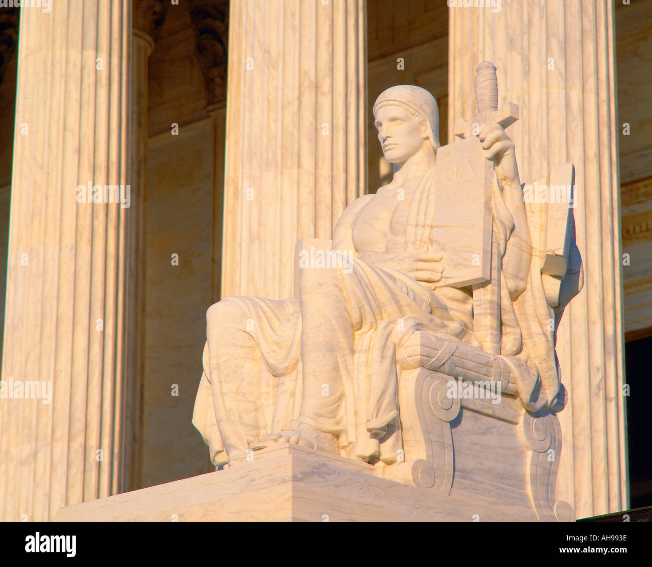 Us supreme court statue hi-res stock photography and images - Alamy