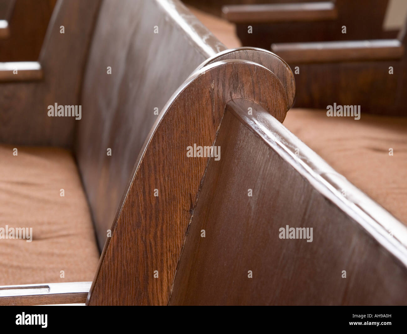 Pews or benches seats in a historic Jewish Synagogue Stock Photo - Alamy