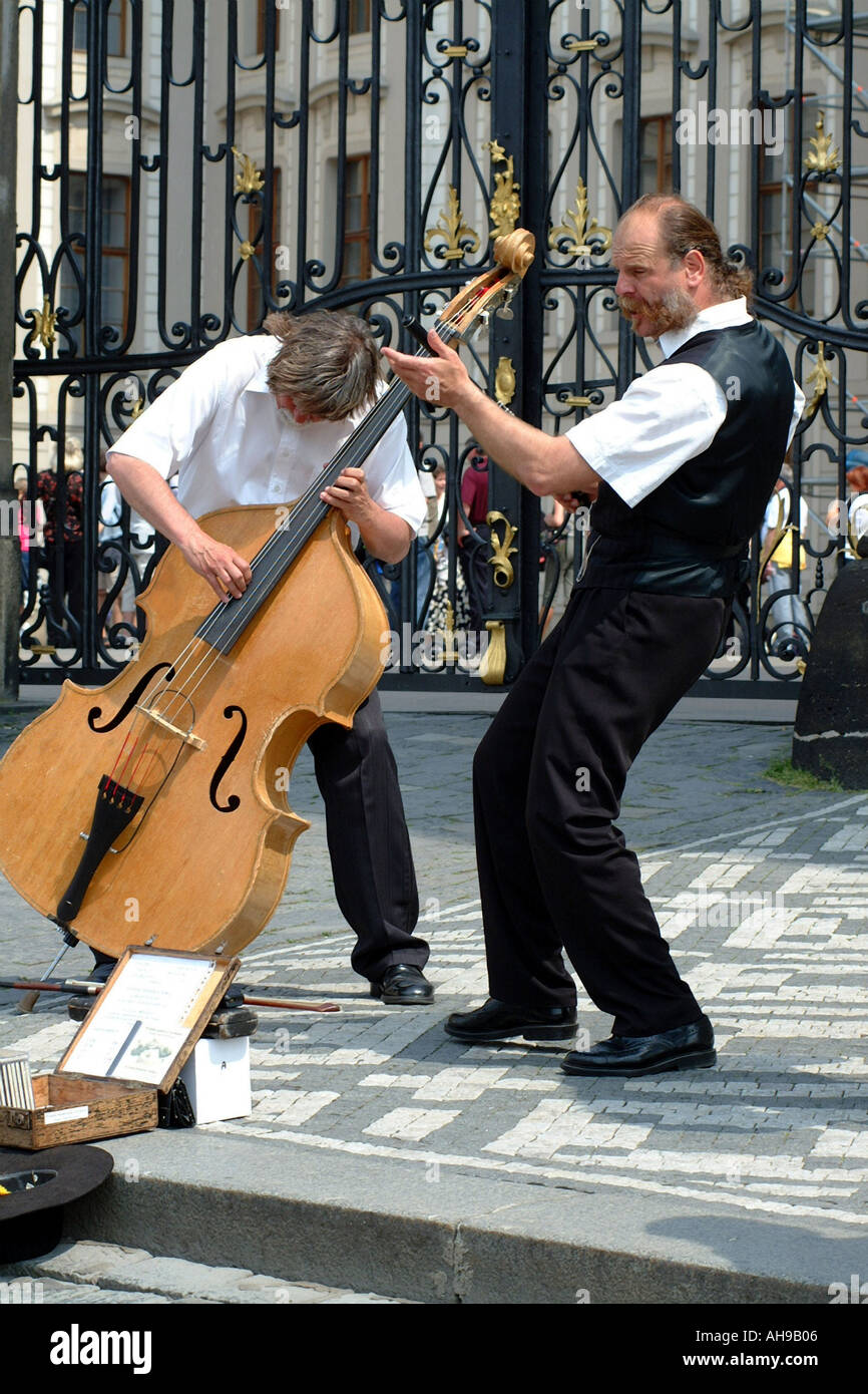 Pavement bass player hi-res stock photography and images - Alamy