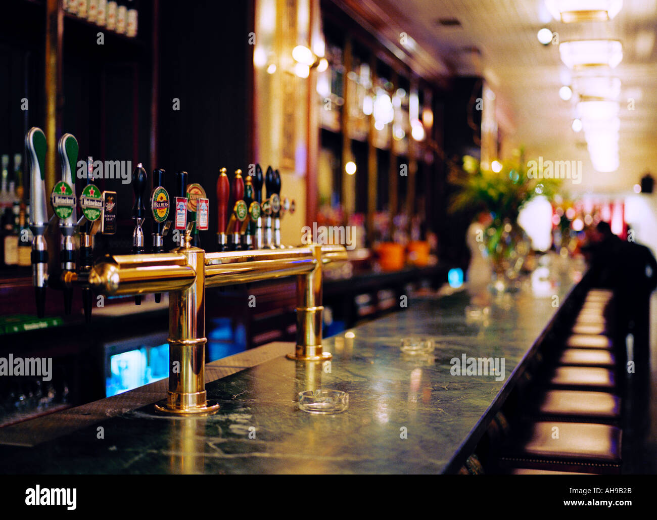Dublin - The bar of an Irish pub ready for business Stock Photo - Alamy