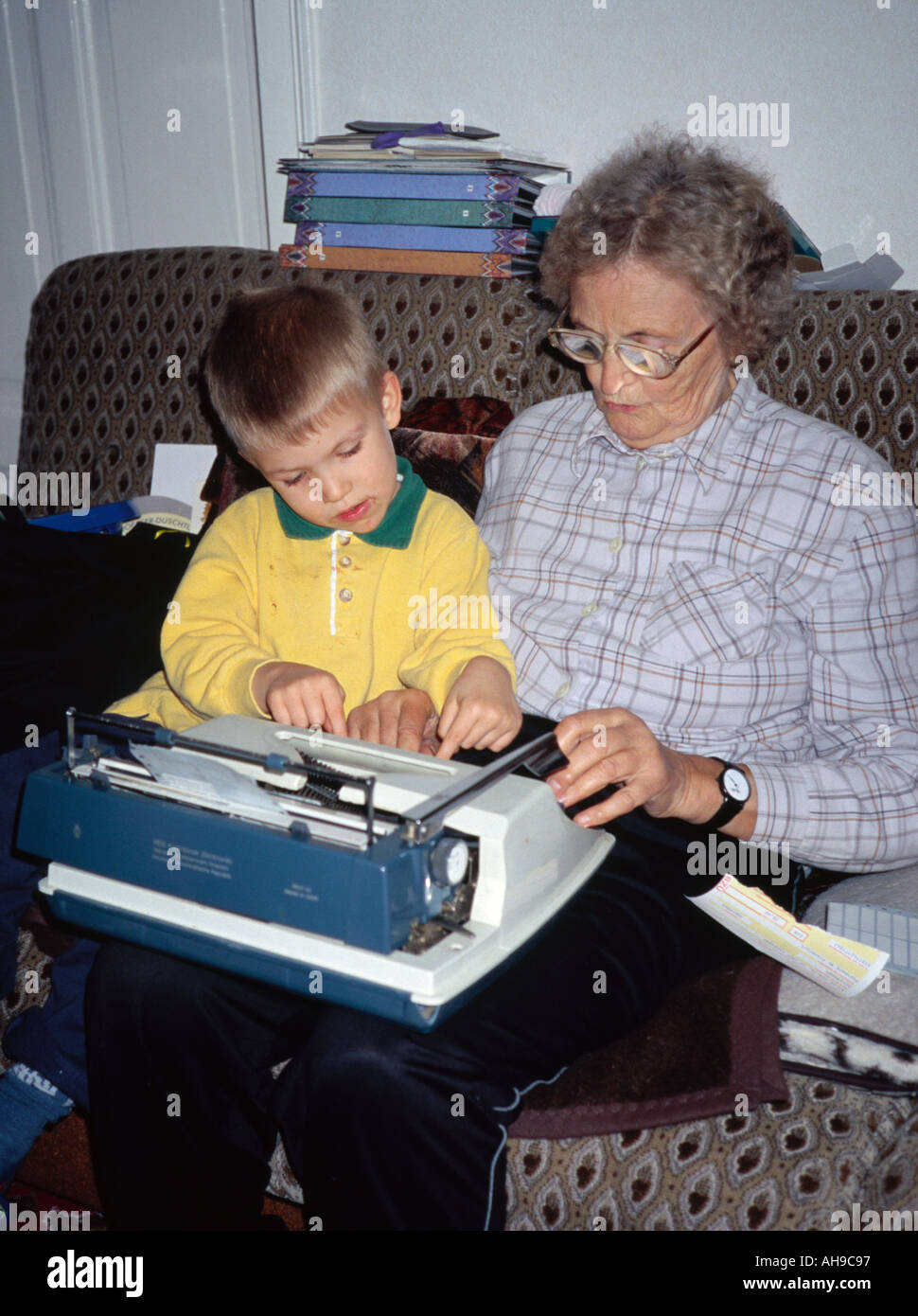 Mother teach child write hi-res stock photography and images - Alamy