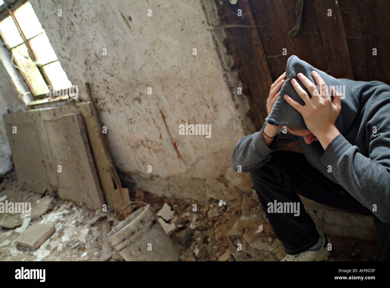 Demolition fail hi-res stock photography and images - Alamy