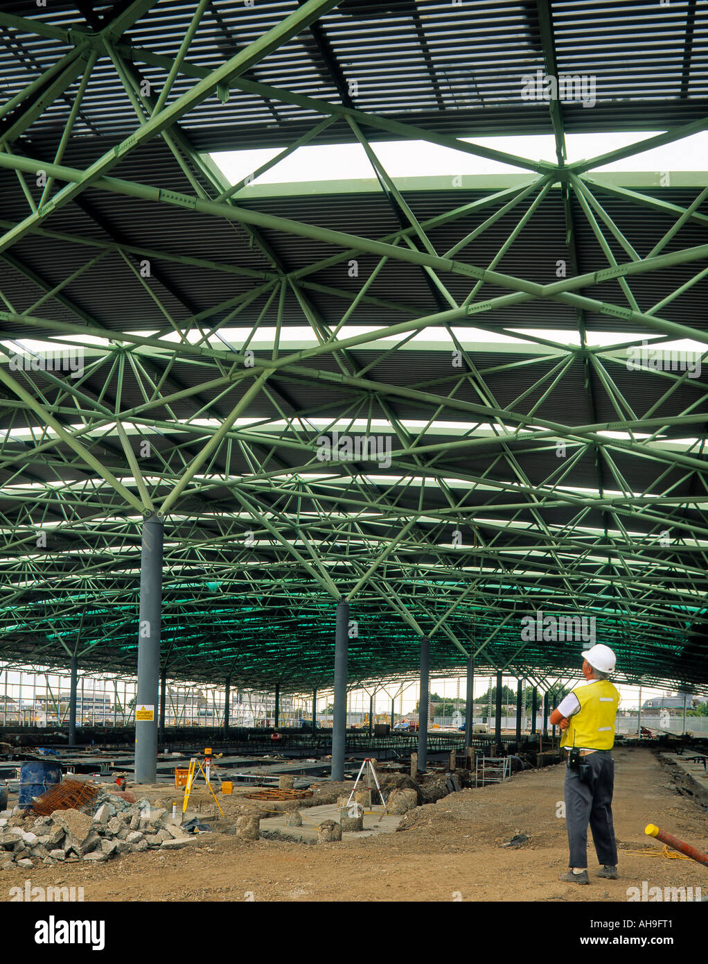 Construction of an engine shed for the Jubilee Line at Stratford East ...