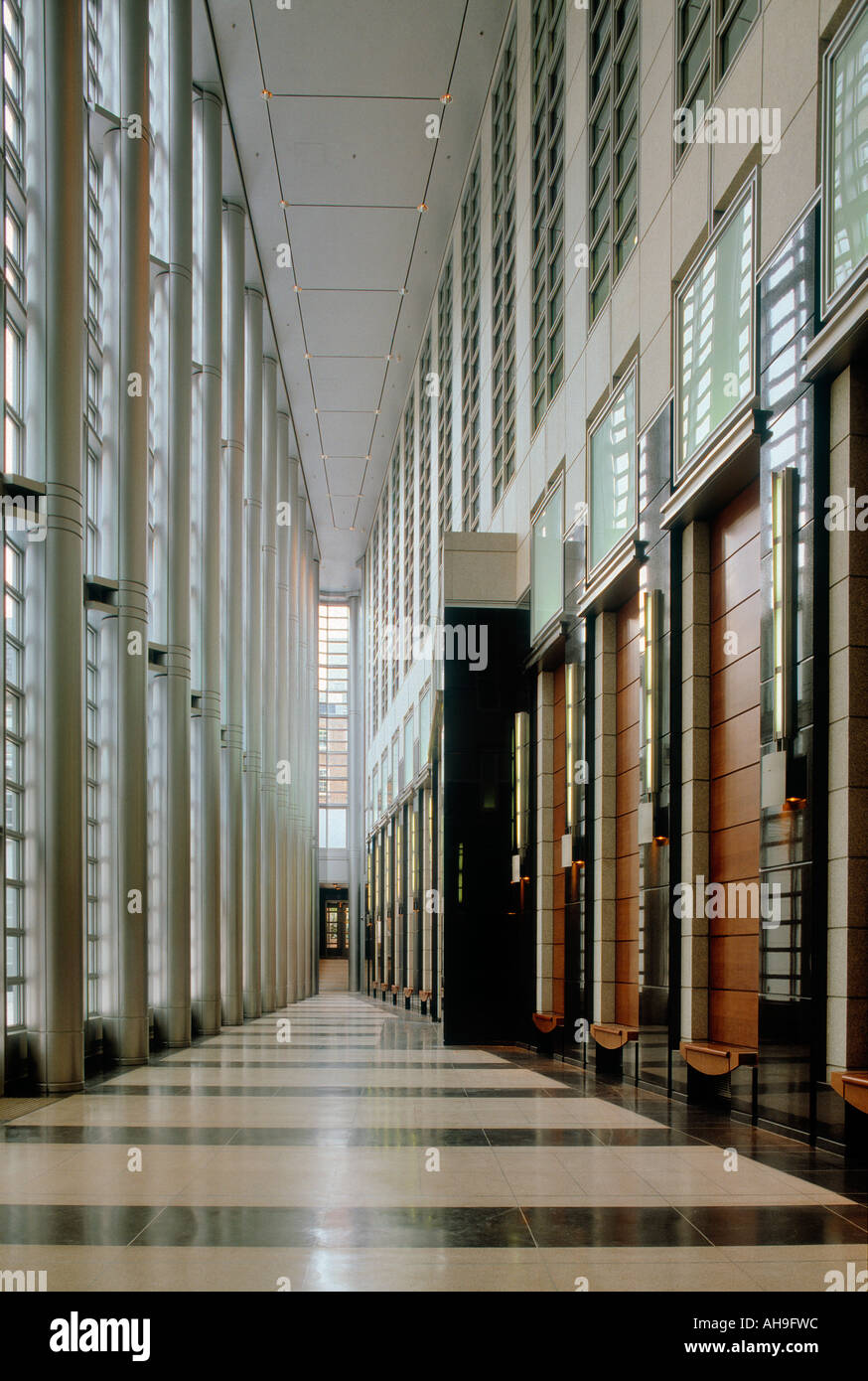 Daily telegraph building clock hi-res stock photography and images - Alamy