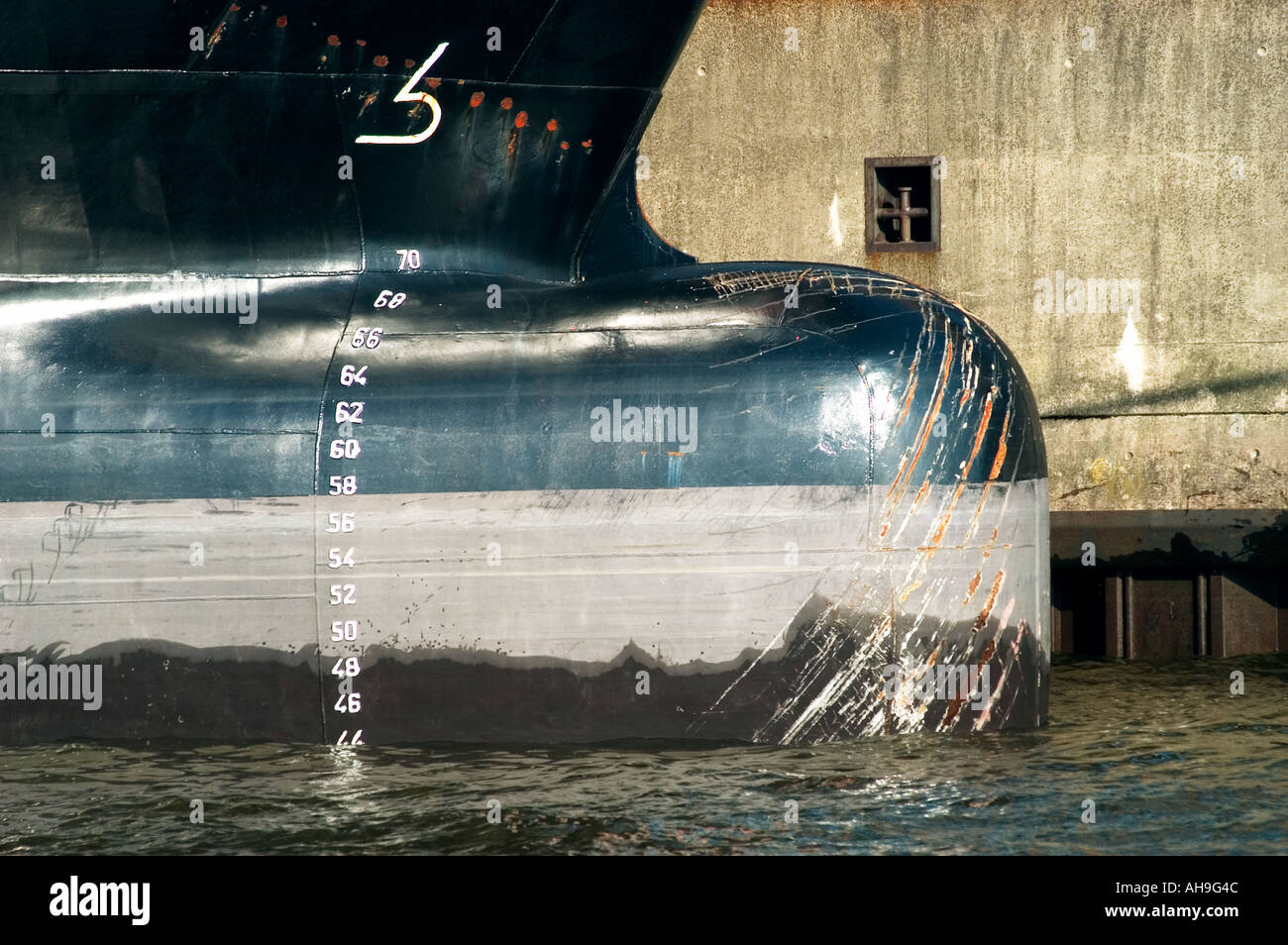 Bulbous bow hi-res stock photography and images - Alamy