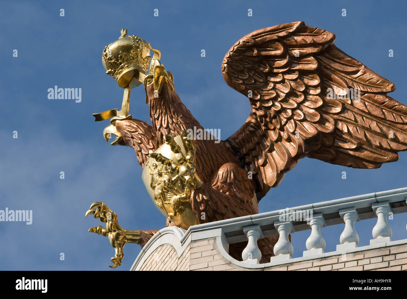 Golden Bird Statue High Resolution Stock Photography and Images - Alamy