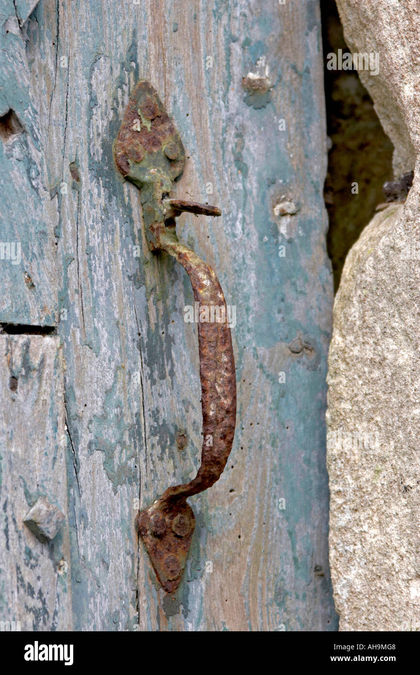 Old rusty door handle Stock Photo - Alamy