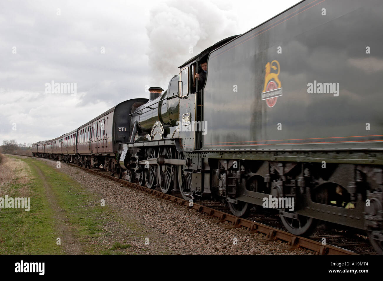 Steam Engine 7903 Foremarke Hall pulling train near Toddington on ...