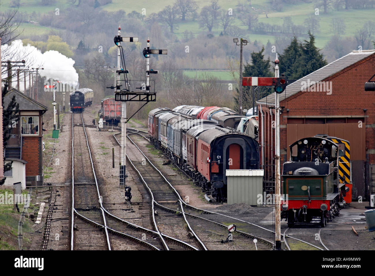 Steam Engine and train with carriages at Toddington Station on ...