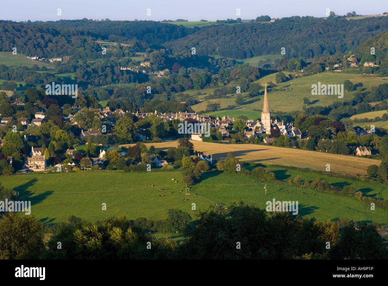 Edge cotswold hills cotswolds sdc hi-res stock photography and images ...