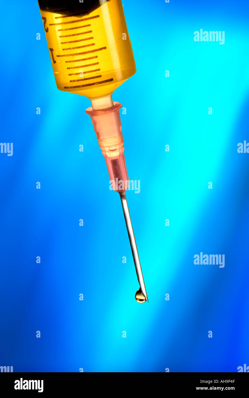 Syringe needle drop serum on hi-res stock photography and images - Alamy