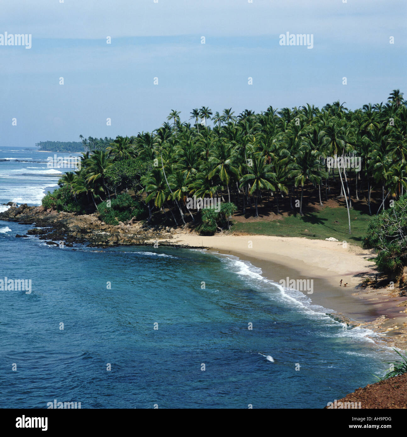Secluded sandy beach Sri Lanka, Indian Ocean Stock Photo - Alamy