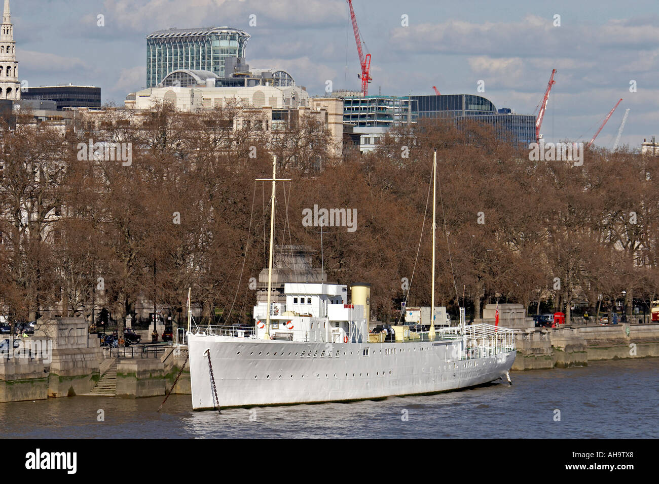 Moored at victoria embankment hi-res stock photography and images - Alamy