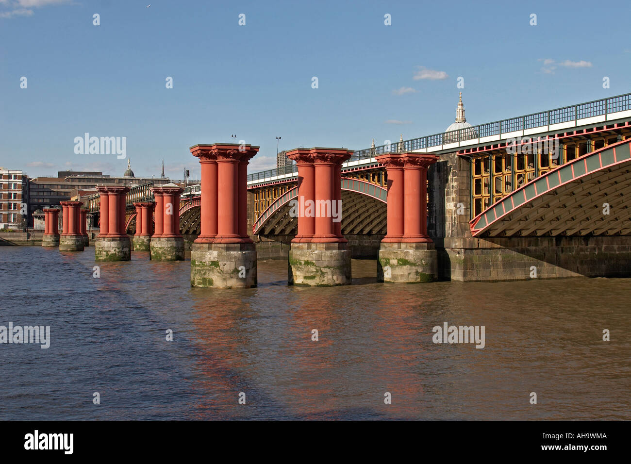 Pillars old blackfriars railway bridge hi-res stock photography and ...