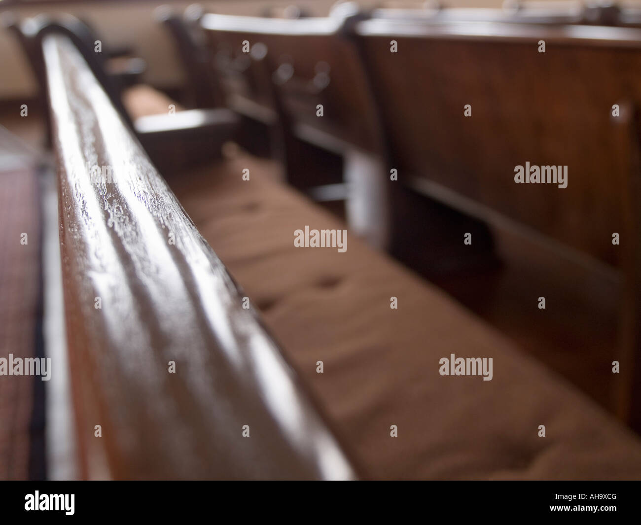 Pews or benches seats in a historic Jewish Synagogue Stock Photo - Alamy