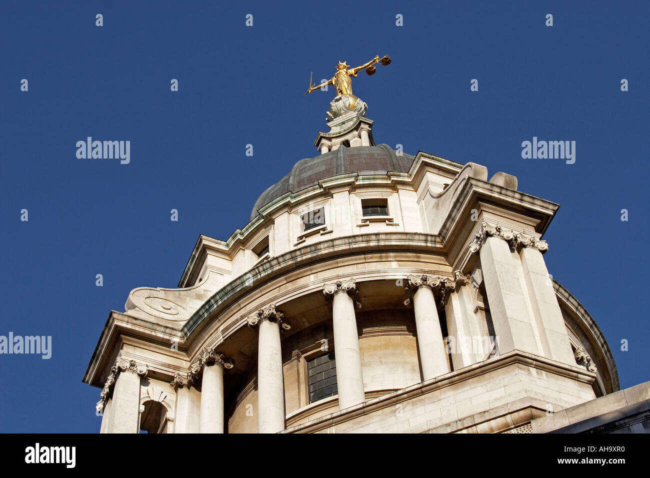 Gold statue justice balance scales hi-res stock photography and images ...