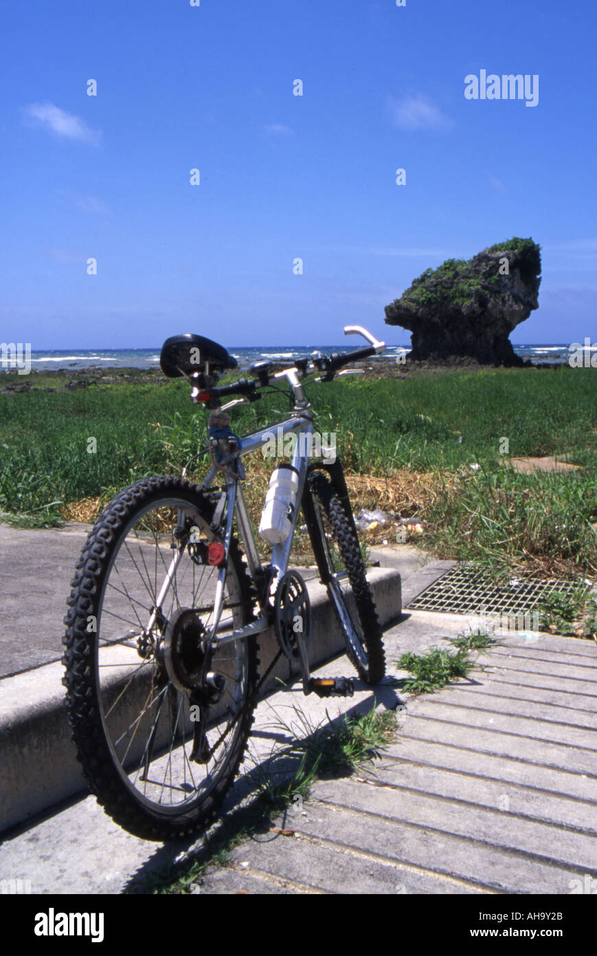 Mountain bike beside beach Stock Photo - Alamy
