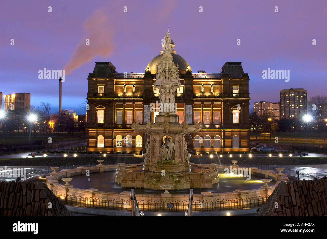 Floating Heads, Kelvingrove Art Gallery, Glasgow Stock Photo - Alamy