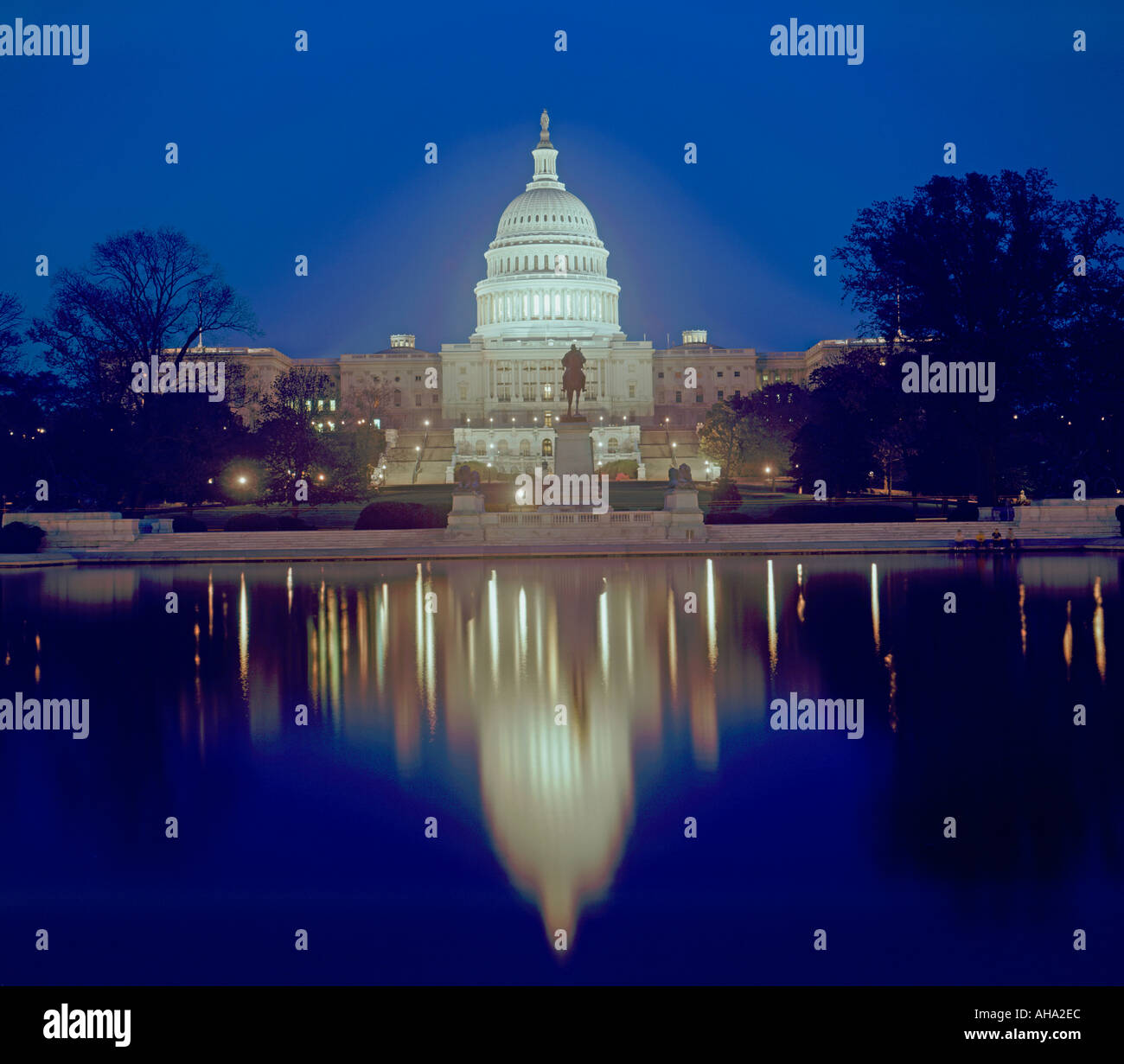 United States Capitol Building at night Stock Photo - Alamy