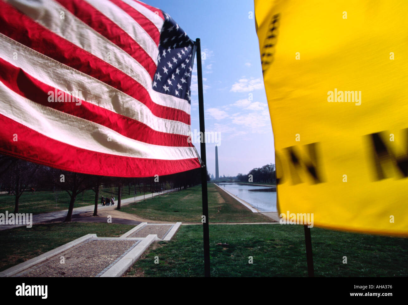 Mall flags hi-res stock photography and images - Alamy