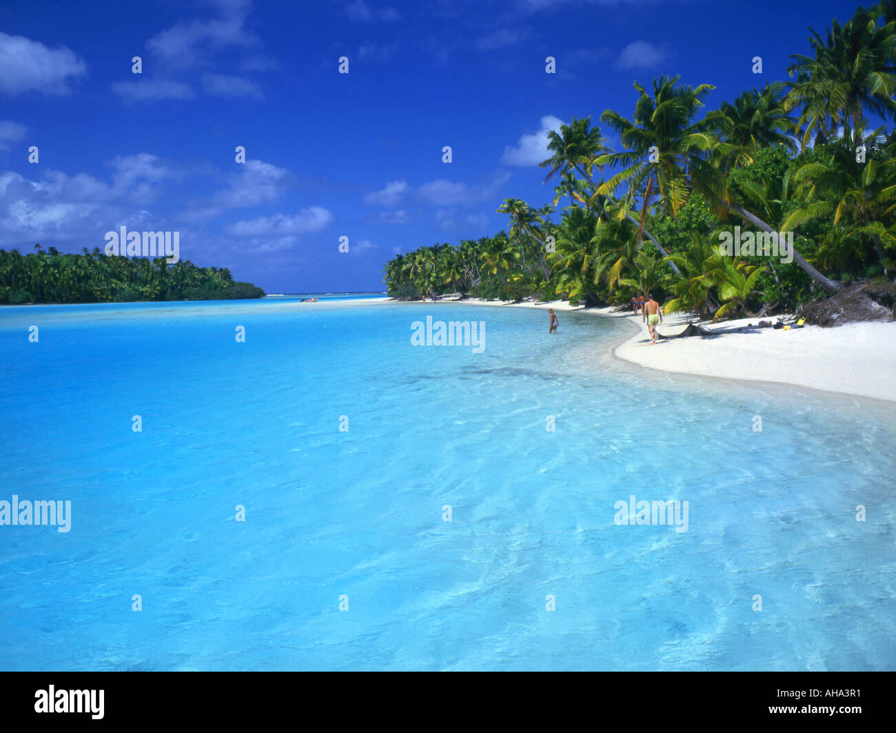 COOK ISLANDS. Aitutaki Islands. Tapuaetai (One Foot Island). View from ...