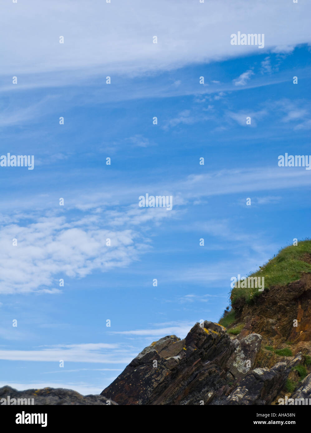 Gravel cliff edge hi-res stock photography and images - Alamy