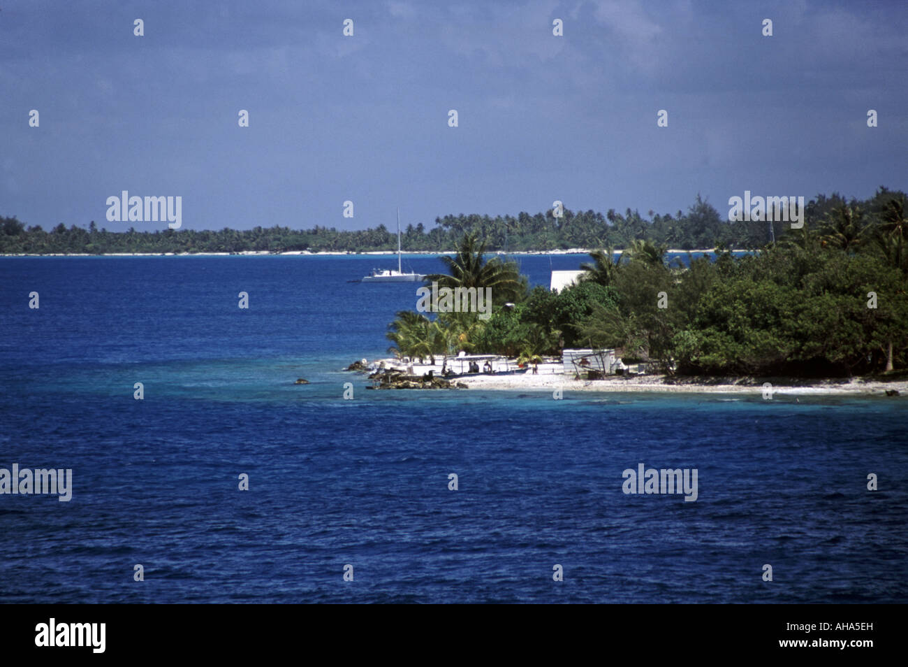 Beach and shoreline Rangiroa lagoon South Pacific Ocean Tuamotu islands ...