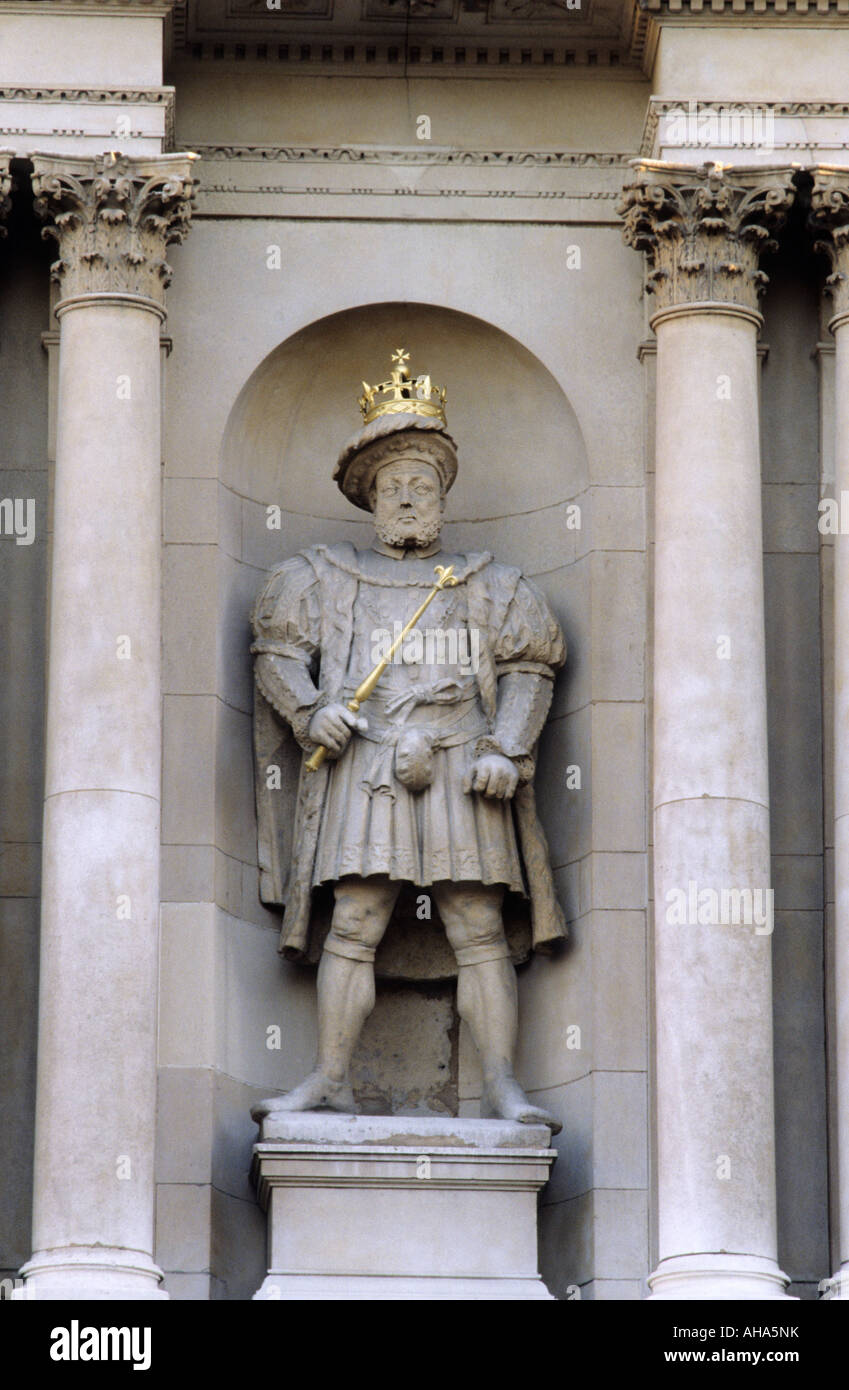 Clerkenwell London Henry VIII Statue St Bartholomews Hospital Gatehouse ...