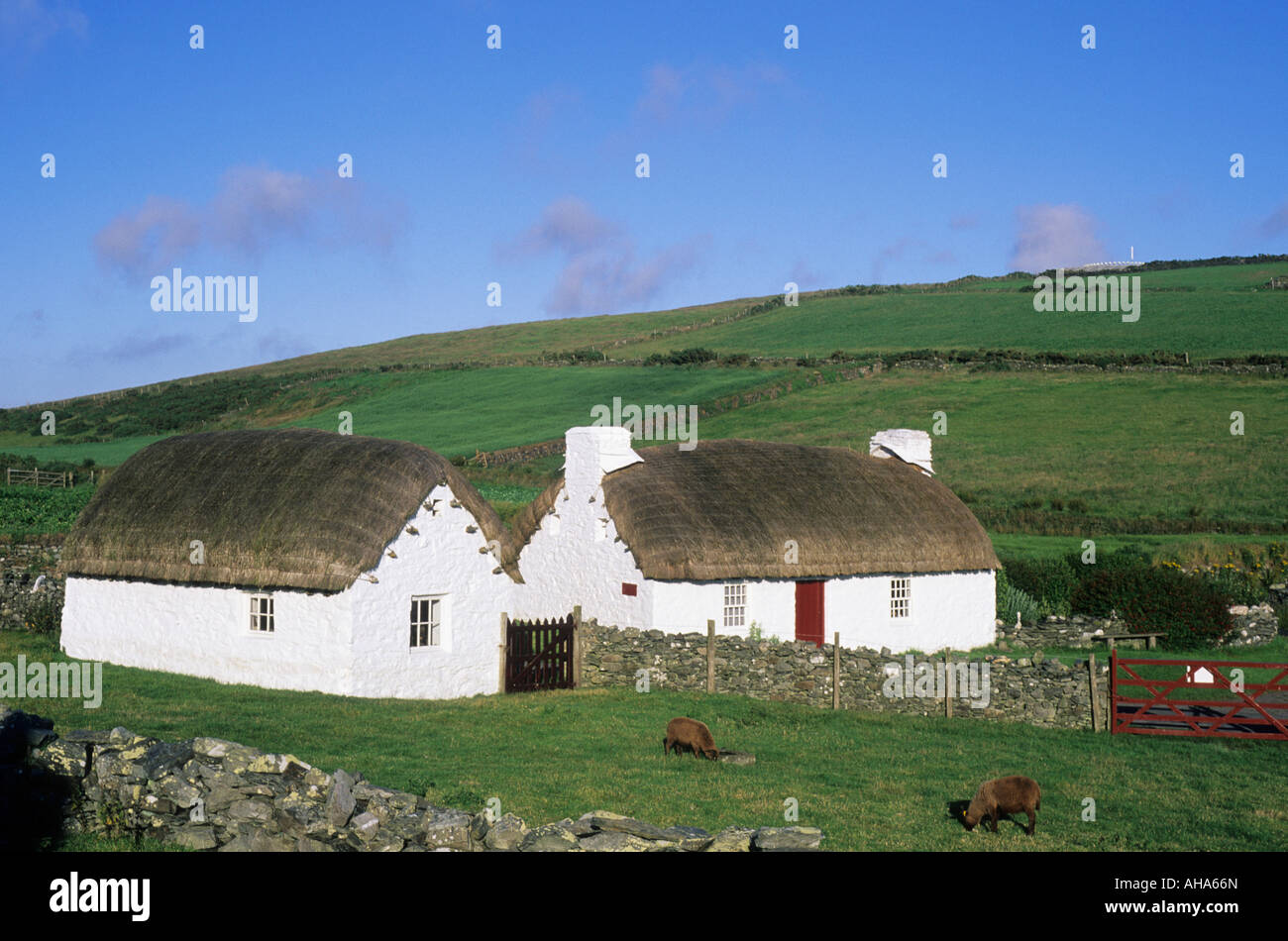 Traditional crofters cottages hi-res stock photography and images - Alamy