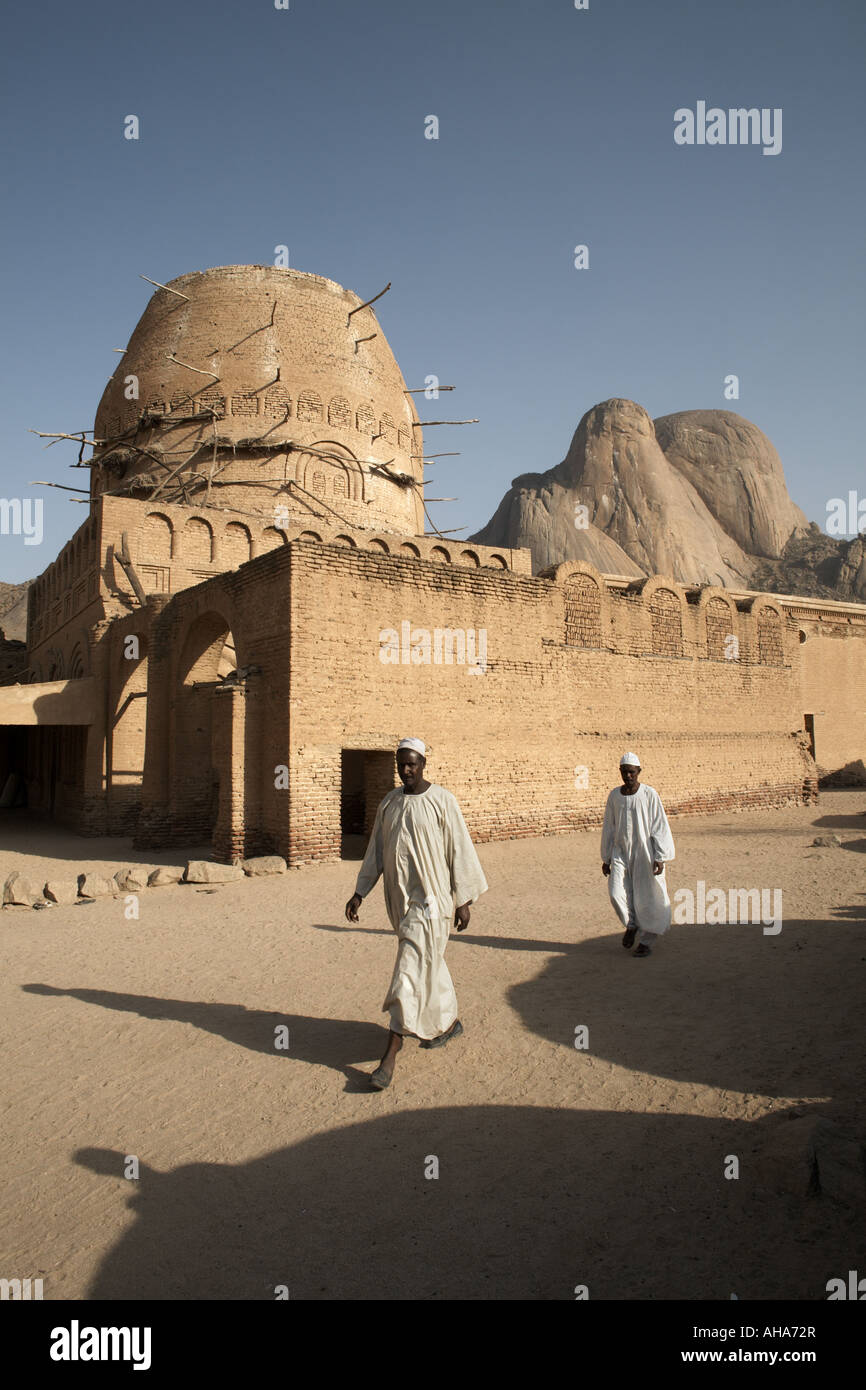 The Khatmiyah mosque at the base of the Taka Mountains, Kassala, Sudan ...